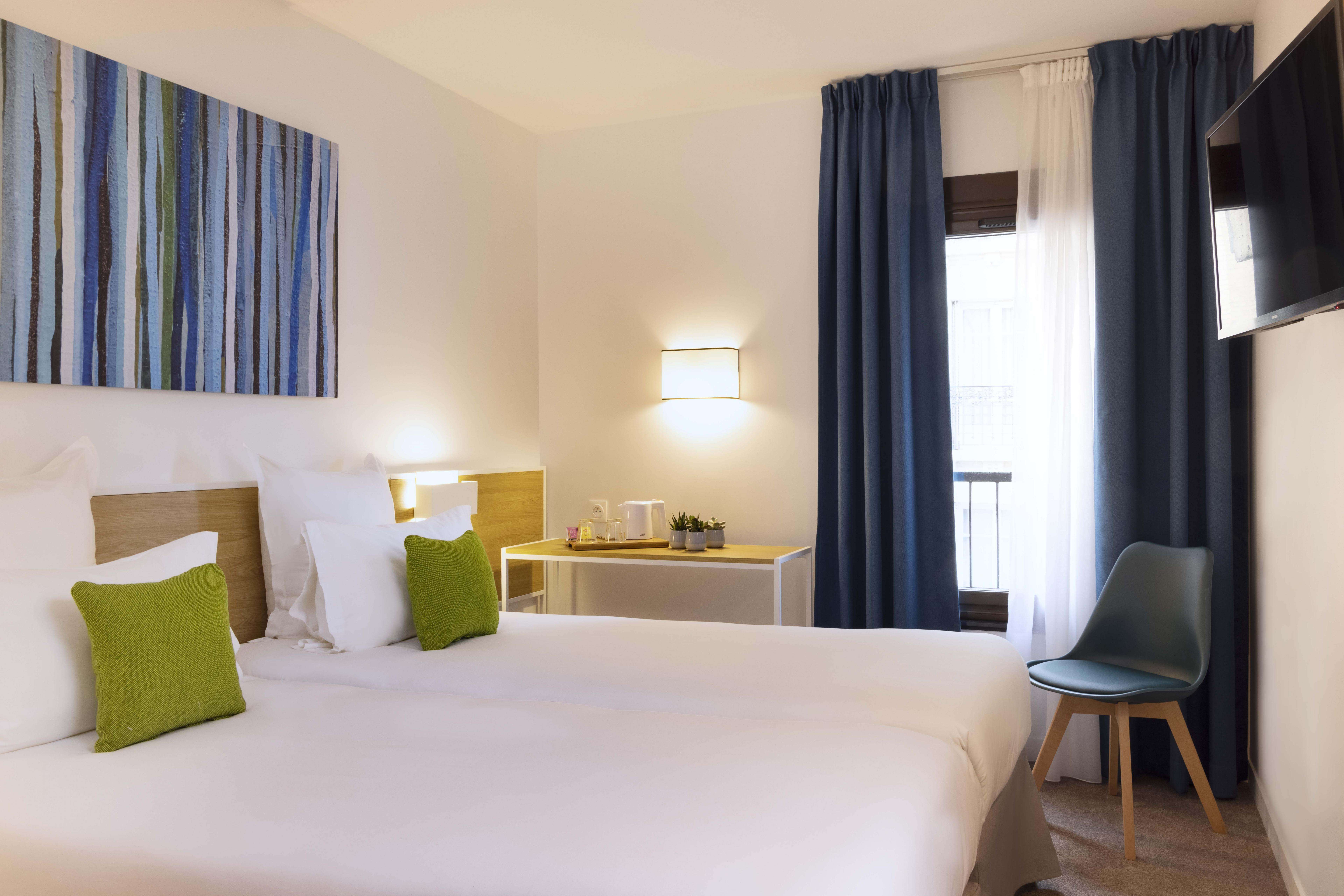 Our rooms| Stays in the heart of Paris | Hôtel Paris Louis Blanc